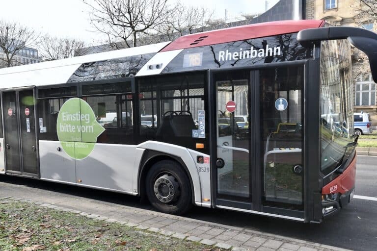 Rheinbahn-Fahrplan in den Sommerferien - Lokalbüro Düsseldorf