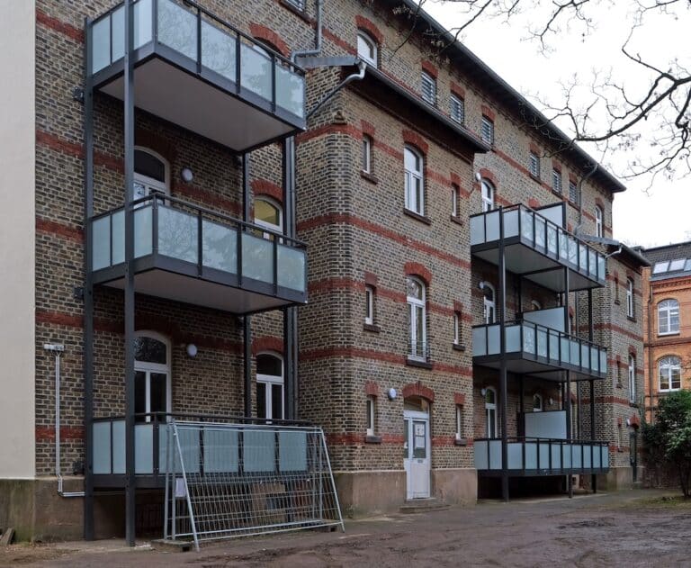 SWD lässt altehrwürdiges Haus in der Flurstraße in neuem Glanz erstrahlen - Lokalbüro Düsseldorf