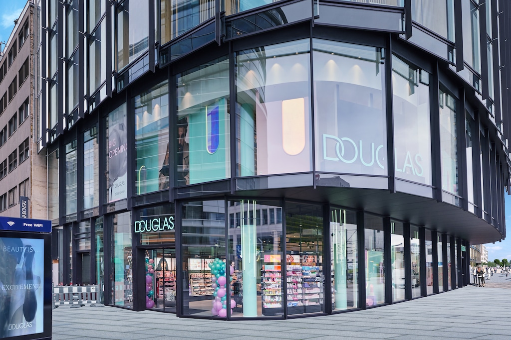 DOUGLAS Flagship Store Er ffnet Im Herzen D sseldorfs Lokalb ro